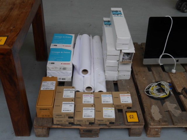 Lot 82 : Papiers et cartouches d'imprimante